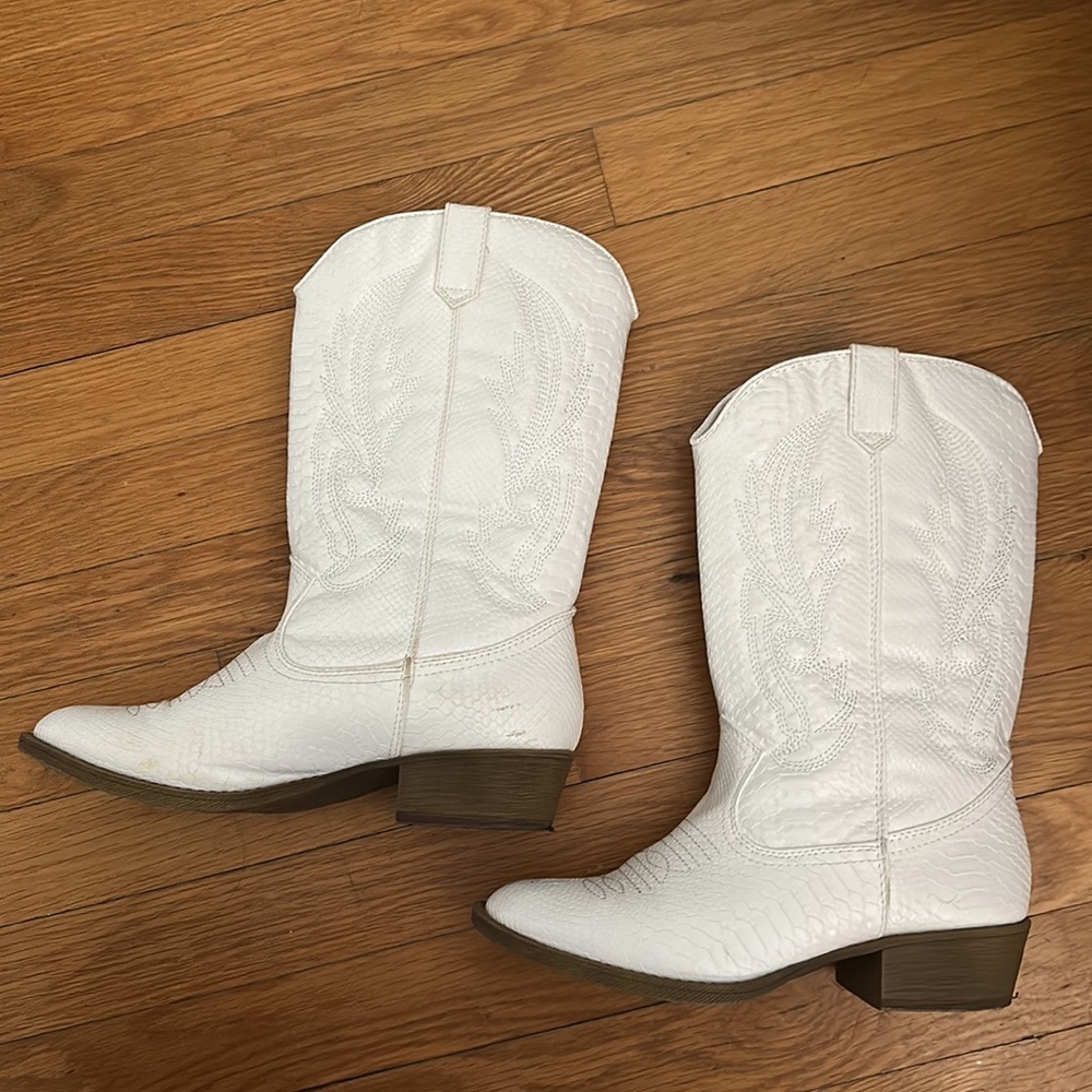 White Altar’d State Cowgirl Boots - Gem